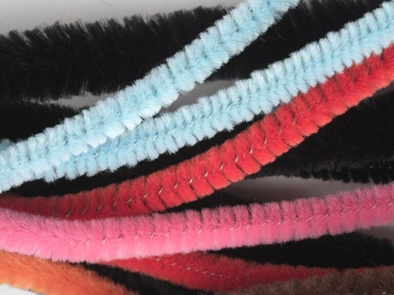 Valentine Heart Garland with Pipe Cleaners and Beads - Jinxy Kids