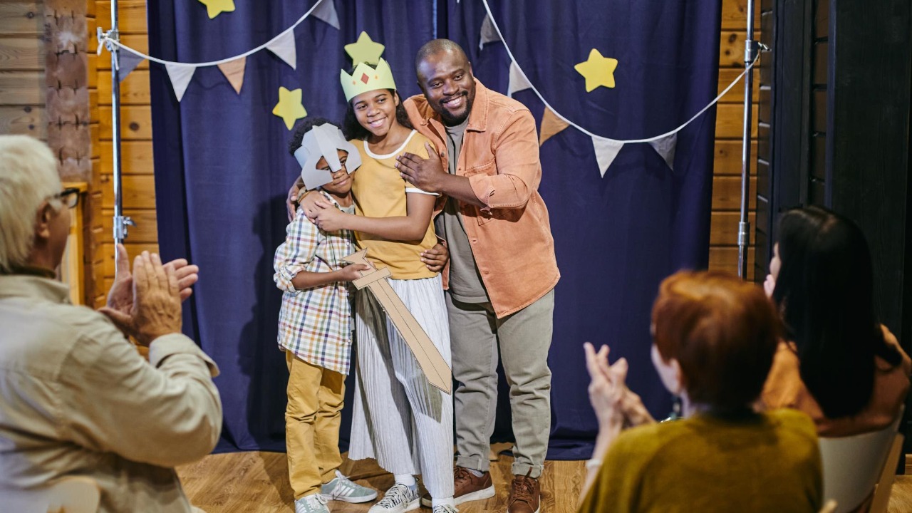How to plan a family talent show - Jinxy Kids